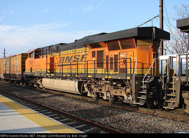 BNSF 7608